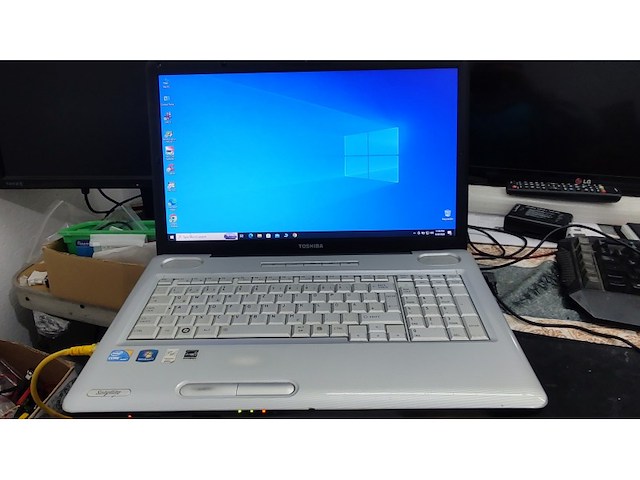 i3 330M,4gb ddr3,HD 4650 1 gb,SSD 120 gb nov