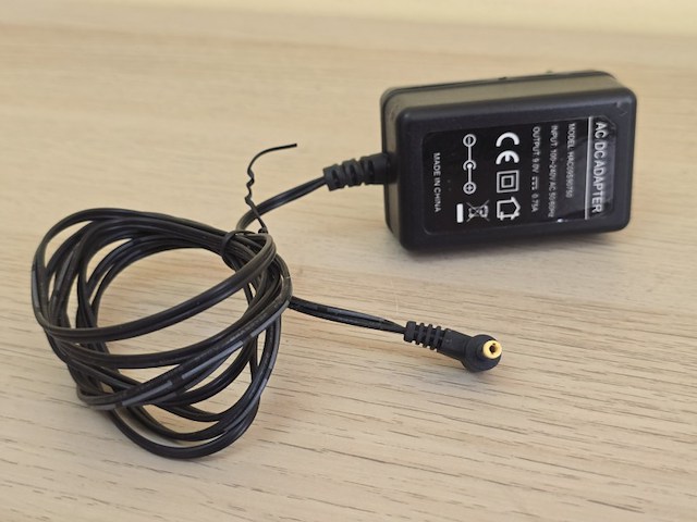 AC adapter 9 V 0.75A