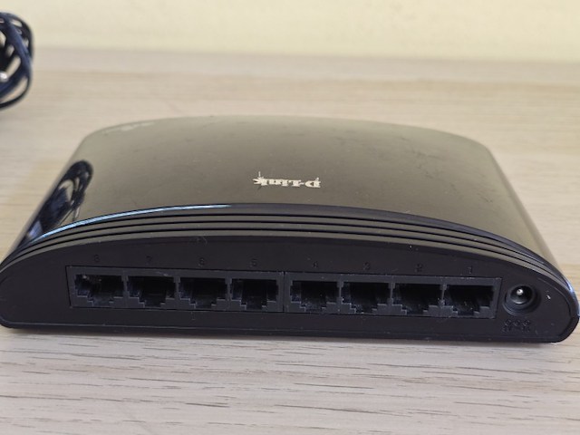 Switch D-link DES-1008D 10/100 8 portova