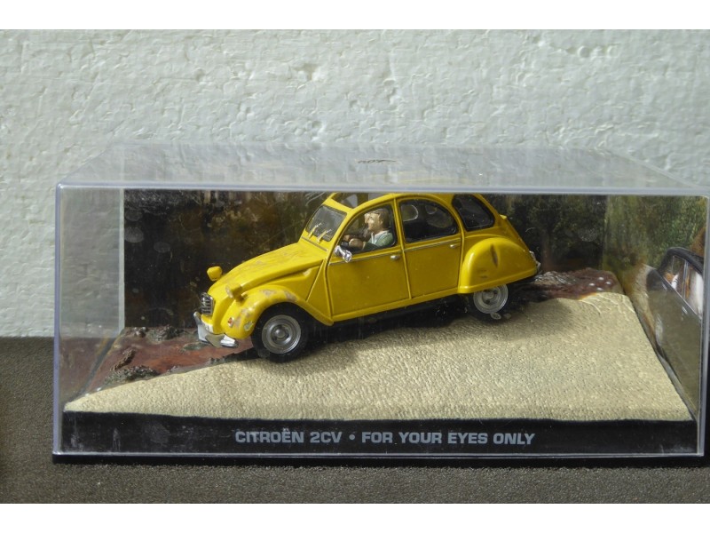 James Bond Citroen 2CV 1:43 Universal Hobbies