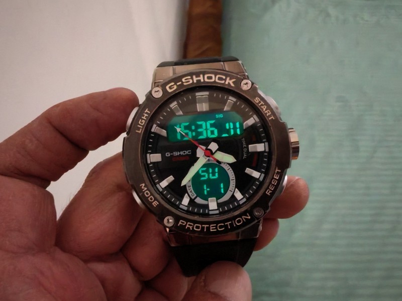 Rucni Sat Original CASIO G-SHOCK MTG-B1000 Ispravan