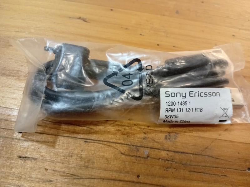 Sony Ericsson USB kablić, nekorišćen