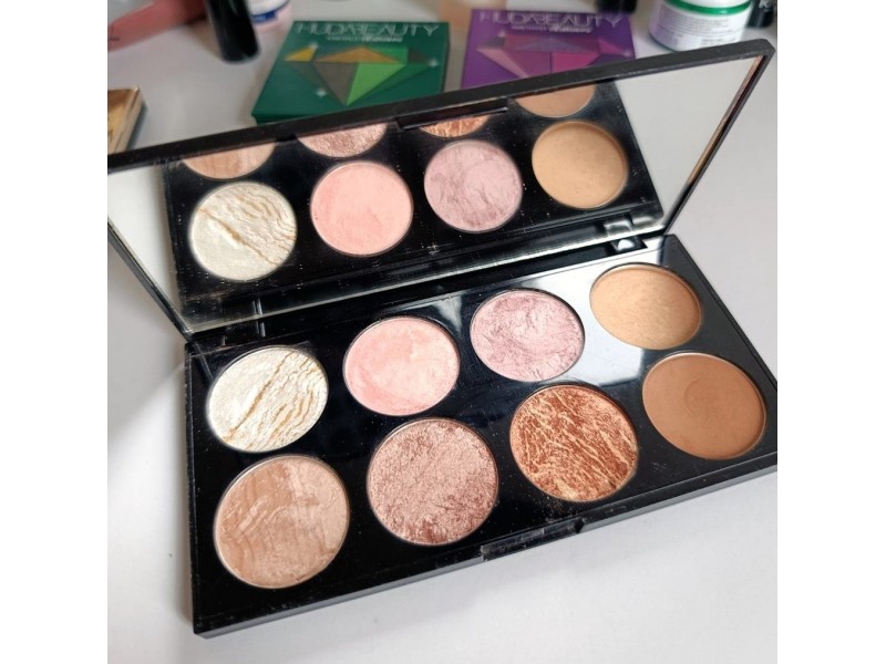REVOLUTION Ultra BLUSH paleta