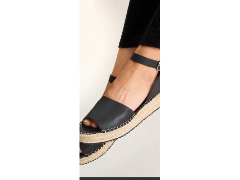 POTPUNO NIVE SANDALE 38,5