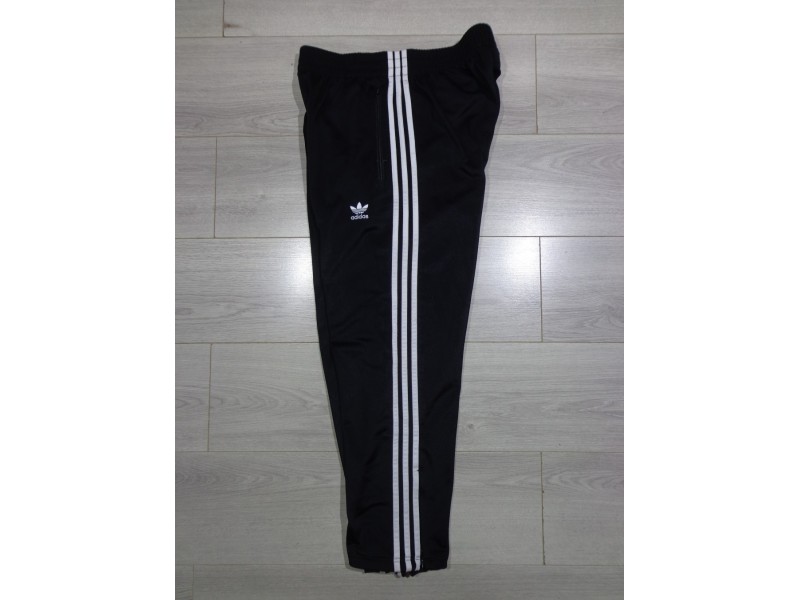 Orig. ADIDAS donji deo muške trenerke vel.S