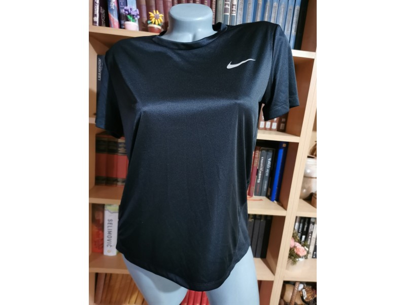 15. NIKE VRHUNSKA MAJICA vel M,L