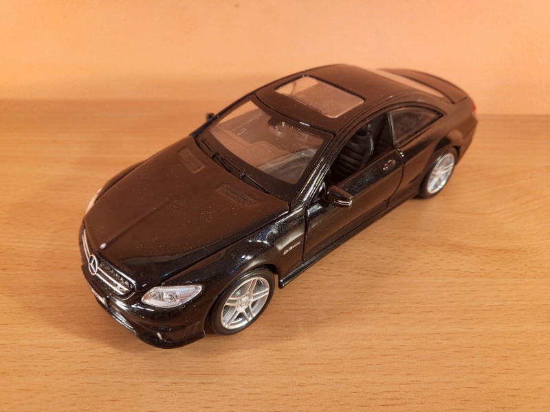 Maisto MercedesBenz CL63 AMG 1-24