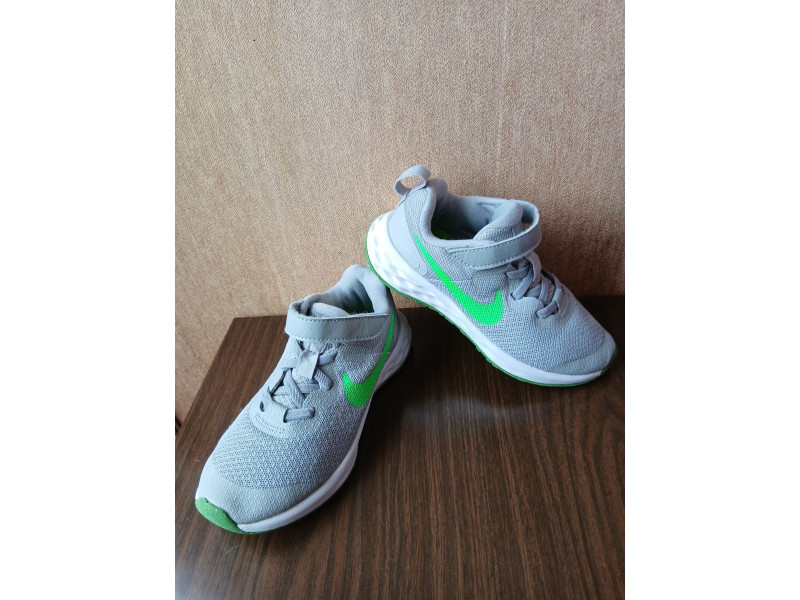 Patike Nike br. 28,5-18 cm.