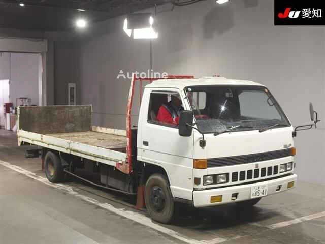Isuzu ELF kamion s ravnom platformom < 3.5t