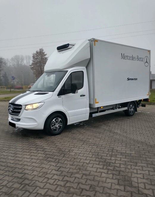Mercedes-Benz Sprinter refrigerated truck+Tail lift kamion hladnjača < 3.5t