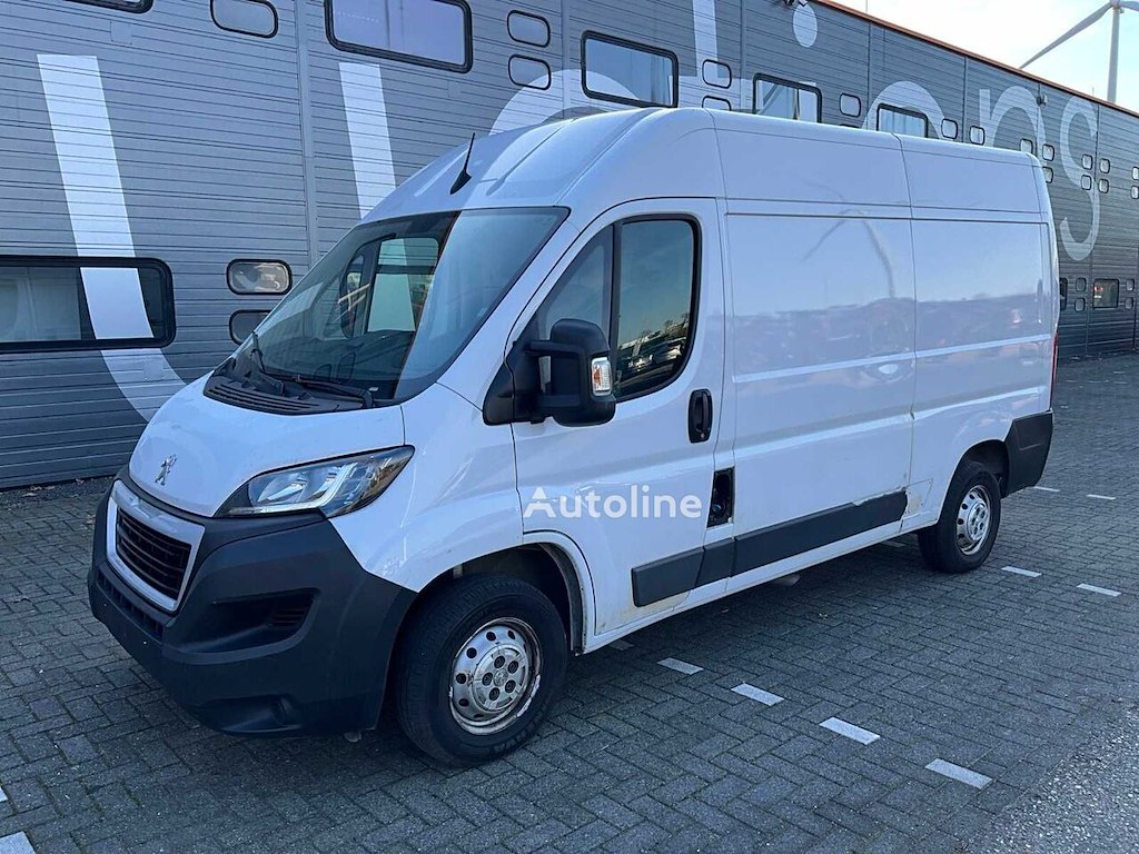 Prodaje se Peugeot Boxer minibus furgon na aukciji