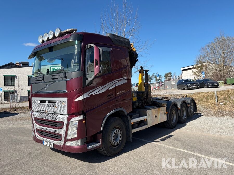 Prodaje se Volvo FH 540 8X4 kamion s ravnom platformom na aukciji