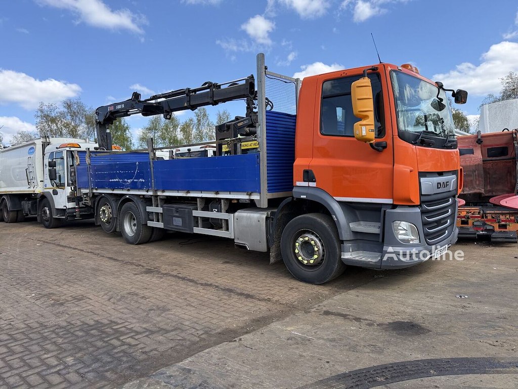 DAF CF kamion s ravnom platformom