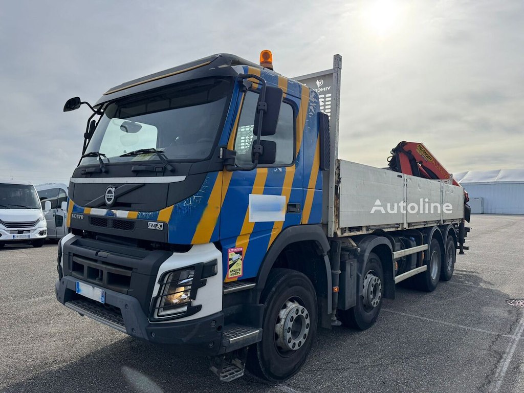 Volvo FMX 8x4 C/GRUA kamion s ravnom platformom