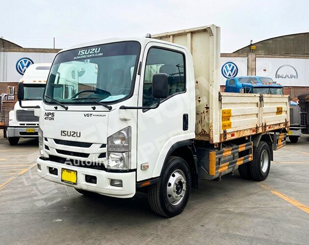 Isuzu NPS kamion s ravnom platformom