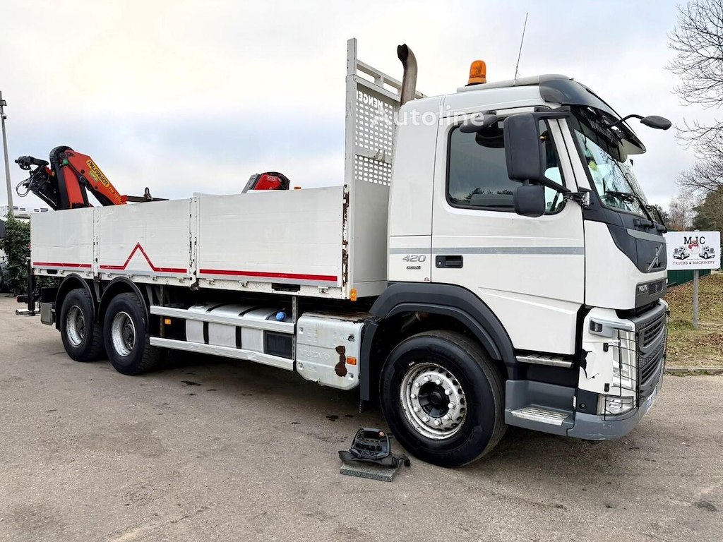 Volvo FM 420 6x4 BAUSTOFF + KRAN PALFINGER PK18502 SH B (3x) - ROTATOR kamion s ravnom platformom