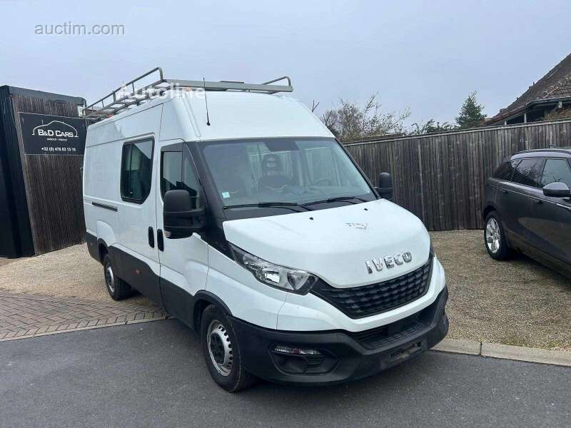Prodaje se IVECO Daily kombi minibus na aukciji