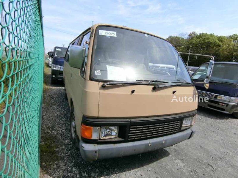 Nissan CARAVAN VAN kombi minibus