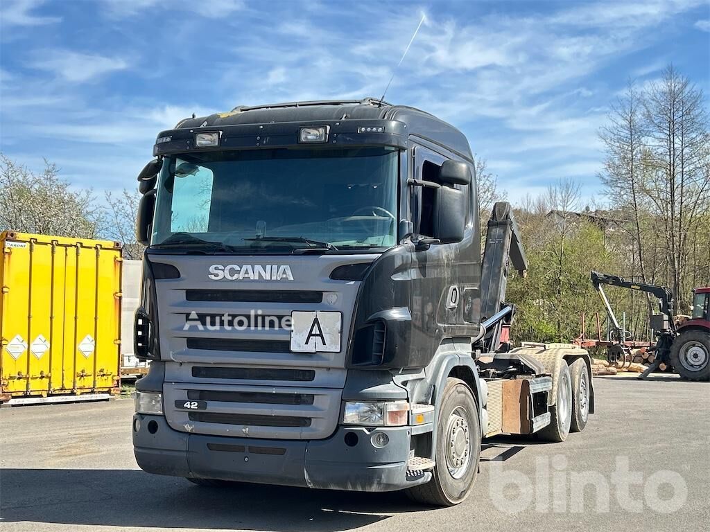 Prodaje se Scania R42 rol kiper sa kukom na aukciji