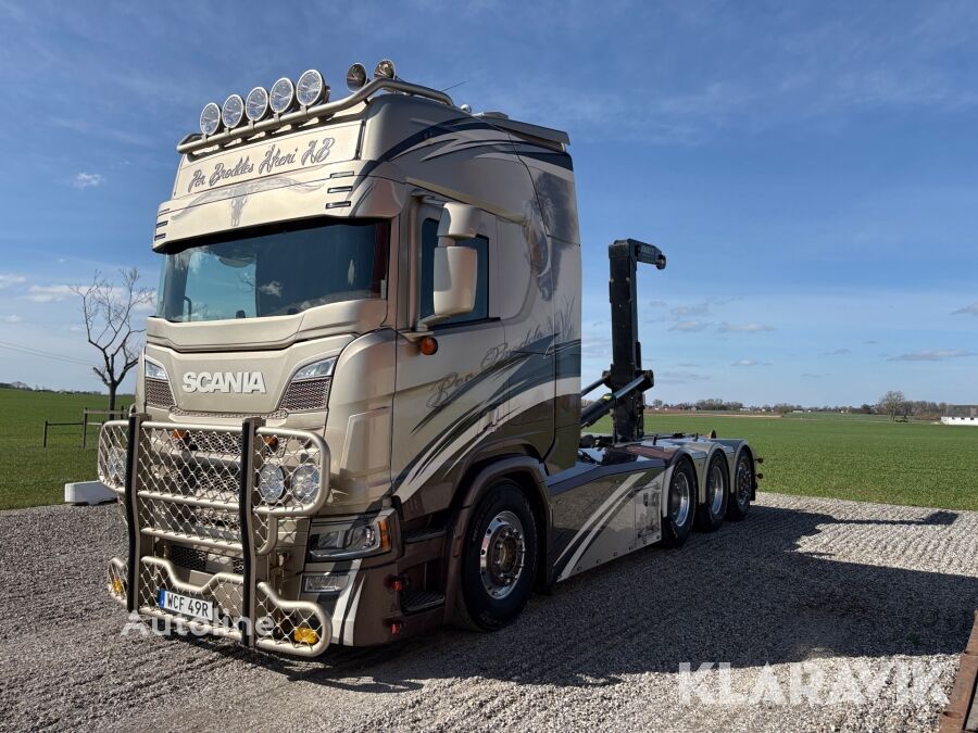 Prodaje se Scania R520 rol kiper sa kukom na aukciji