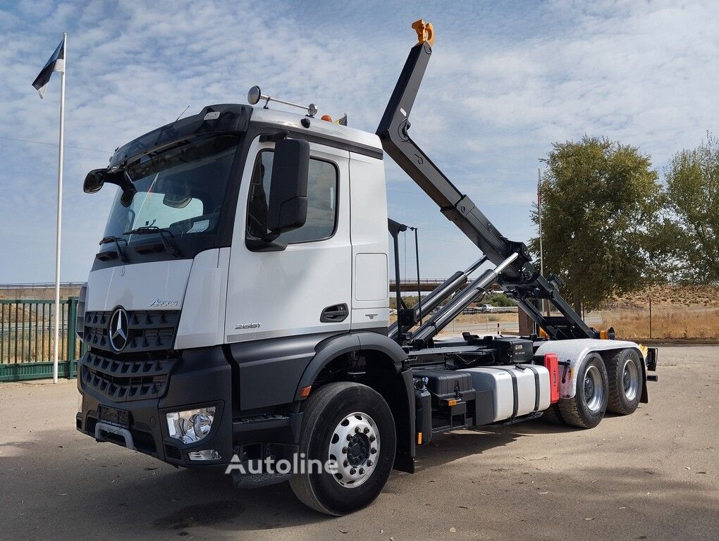 Mercedes-Benz AROCS 26 51 kamion rol kiper