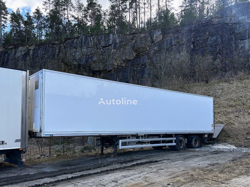 Prodaje se HFR Sniv-ll SK20 SKAPSEMITRAILER MED BAKLØFTER | SELGES MED INNHOLD furgon poluprikolicu na aukciji