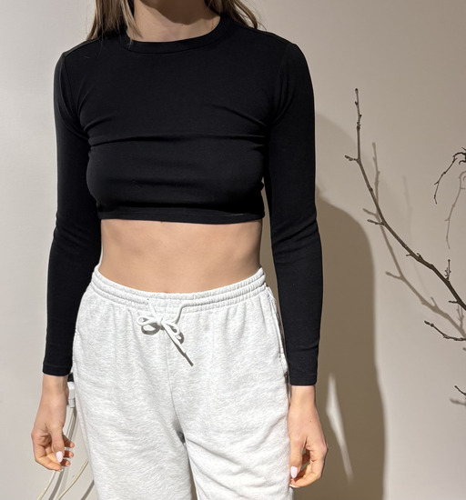 Zara crni crop top