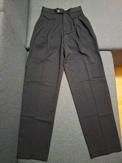 Crne nove balon pantalone 36/38