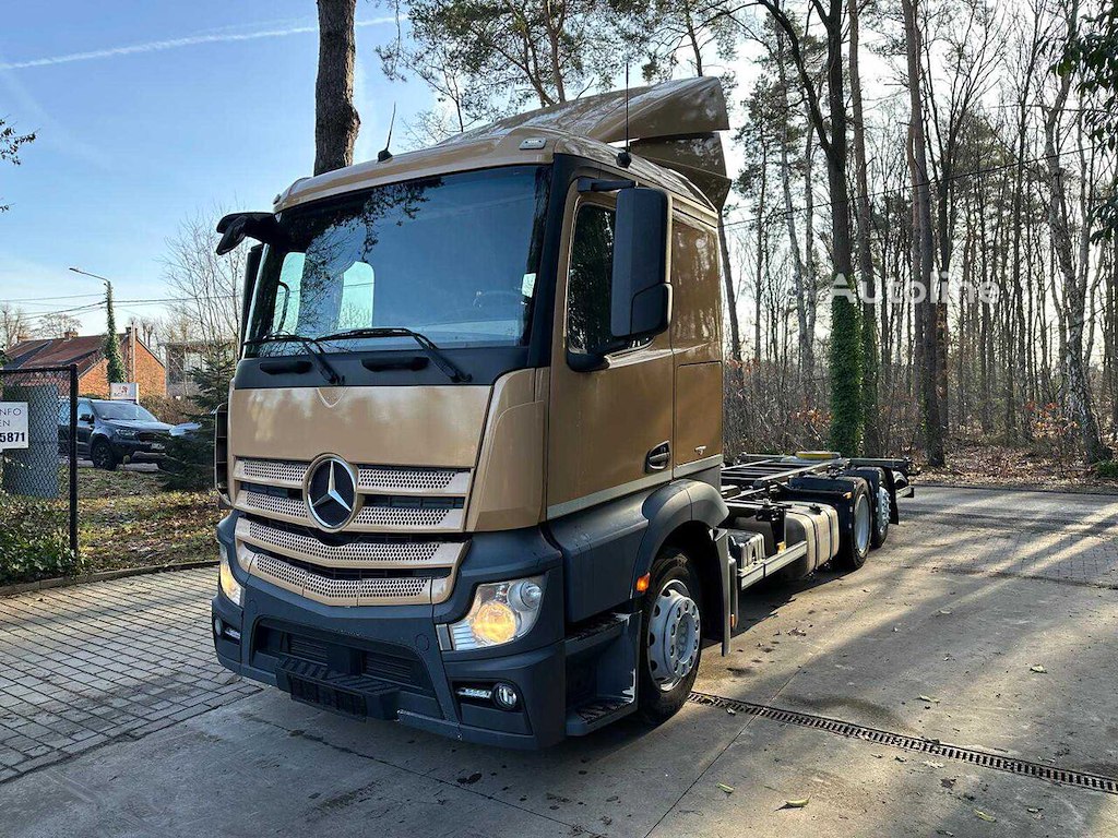 Prodaje se Mercedes-Benz Actros MP4 vozilo za prevoz kontejnera na aukciji