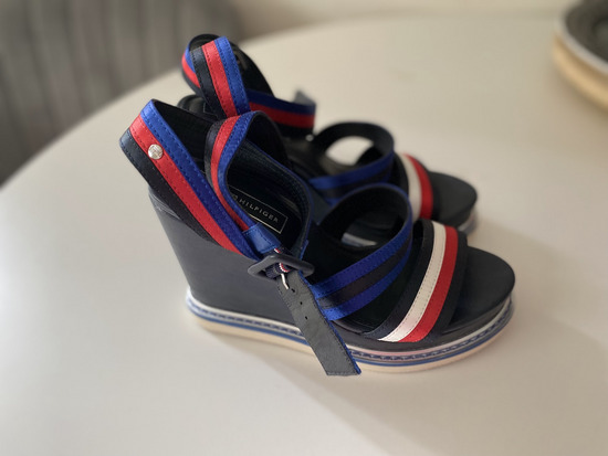 TOMMY HILFIGER
