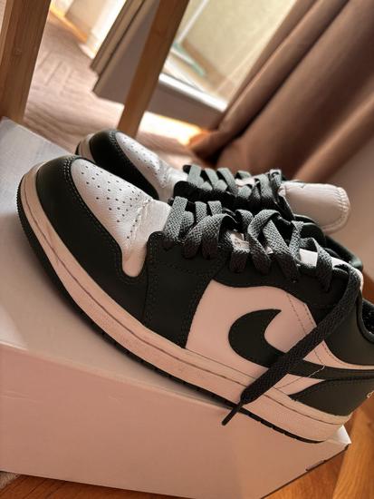 NIKE AIR JORDAN LOW