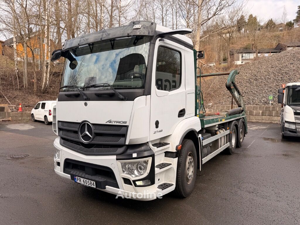 Prodaje se Mercedes-Benz Lift dumper MERCEDES-BENZ ACTROS nylig EU godkjent kamion podizač kontejnera na aukciji
