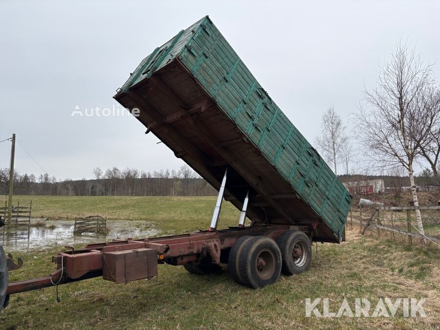 Prodaje se Spannmålsvagn bromsad med fyrvägstipp prikolicu kiper na aukciji