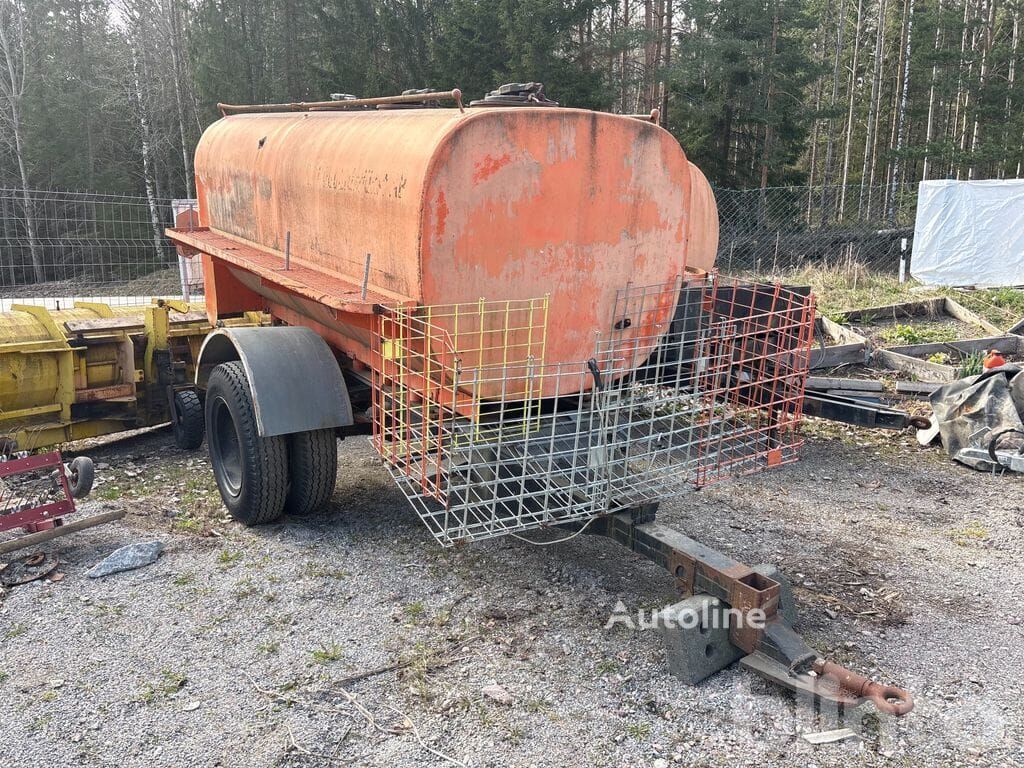 Prodaje se prikolicu cisternu za vodu na aukciji