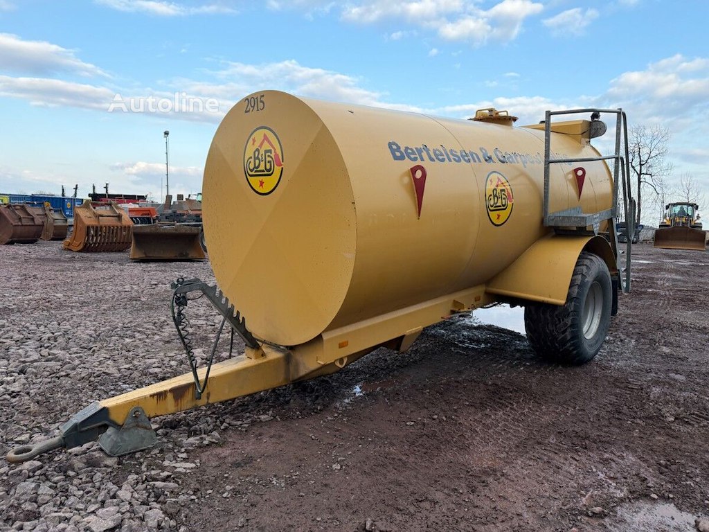 Prodaje se Fuel Proof Andre Fuel Proof 9000L tankhenger/fuel bowser med eget dieselagg prikolicu cisternu za gorivo na aukciji
