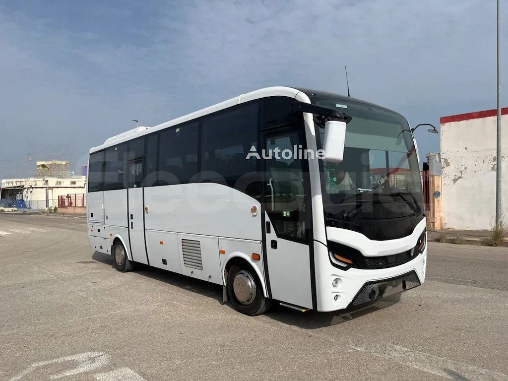 Isuzu Grand Toro turistički autobus