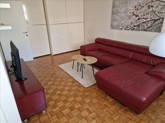 Beoshop, dvosoban namešten