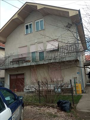 Kuća u Kragujevcu - Stanovo, 104 m2 u osnovi, plac
