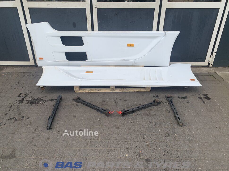 Mercedes-Benz Actros MP4 Sideskirt Set Mercedes A 960 520 82 55 za kamiona