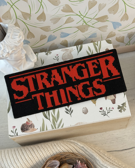 Stranger Things vez na plastičnom platnu