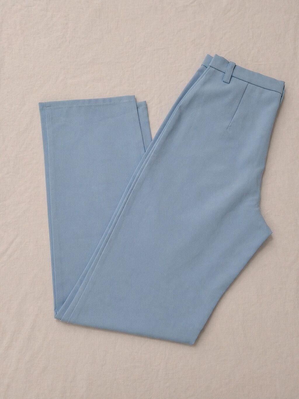 Lepe i elegantne pantalone. Boja prelepa