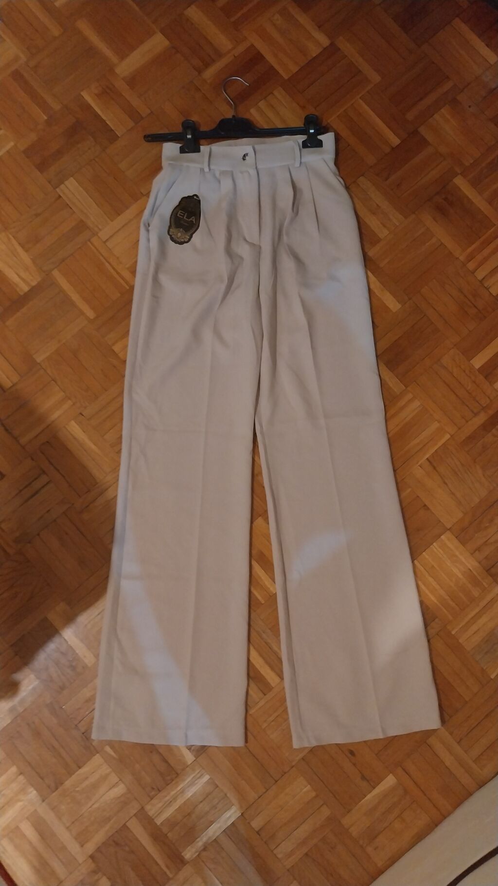 ELA Fashion pantalone – elegantan, klasičan kroj. Odgovara za S i