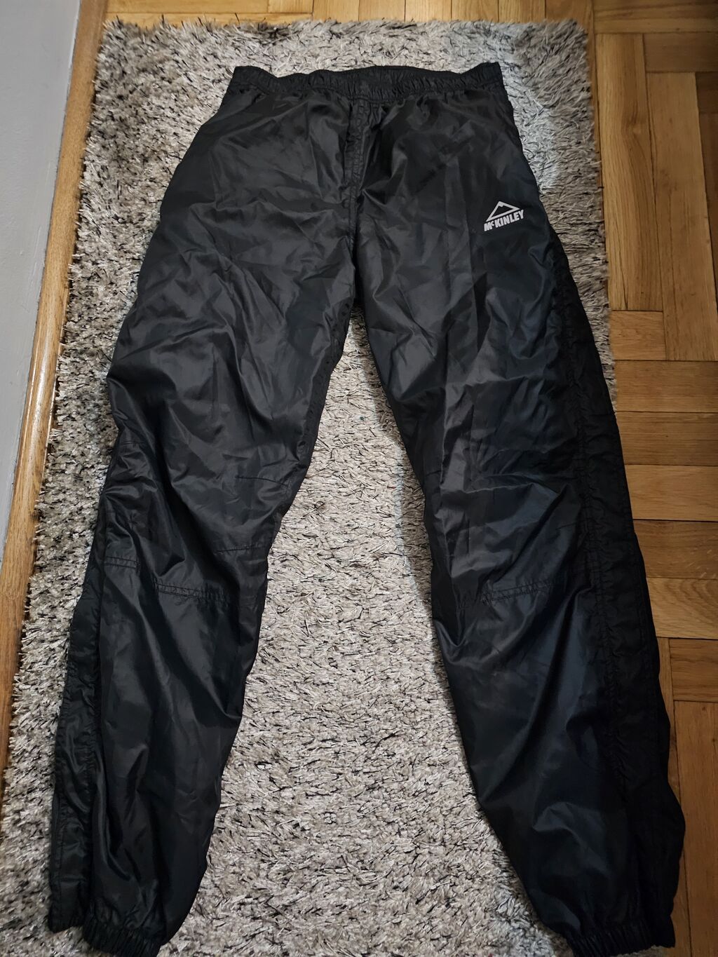 McKINLEY crne vodootporne pantalone za planinarenje/trekking suskavac
