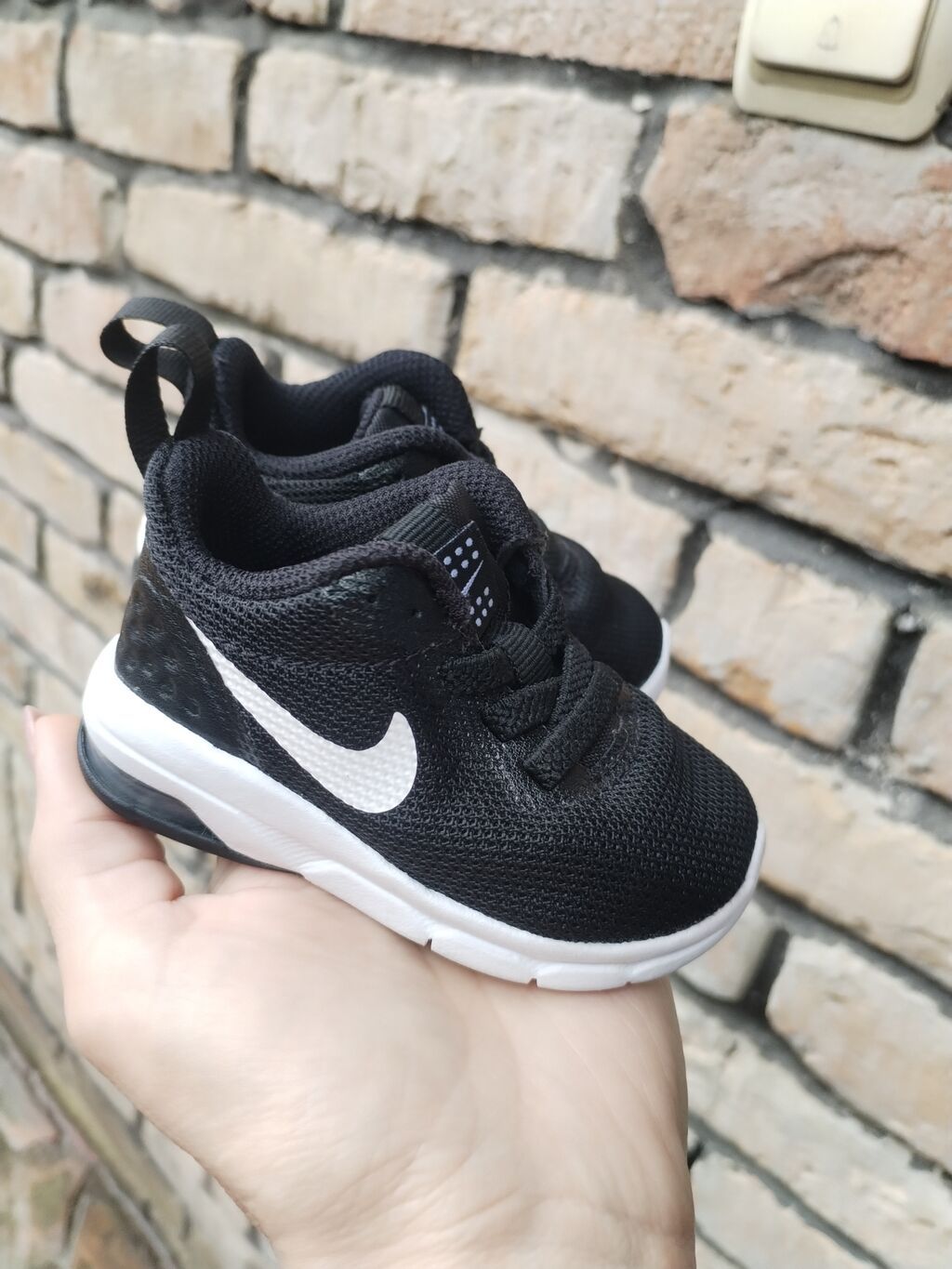 Nike patike za dečake, broj 18,5. - Model: sportske tenisice za