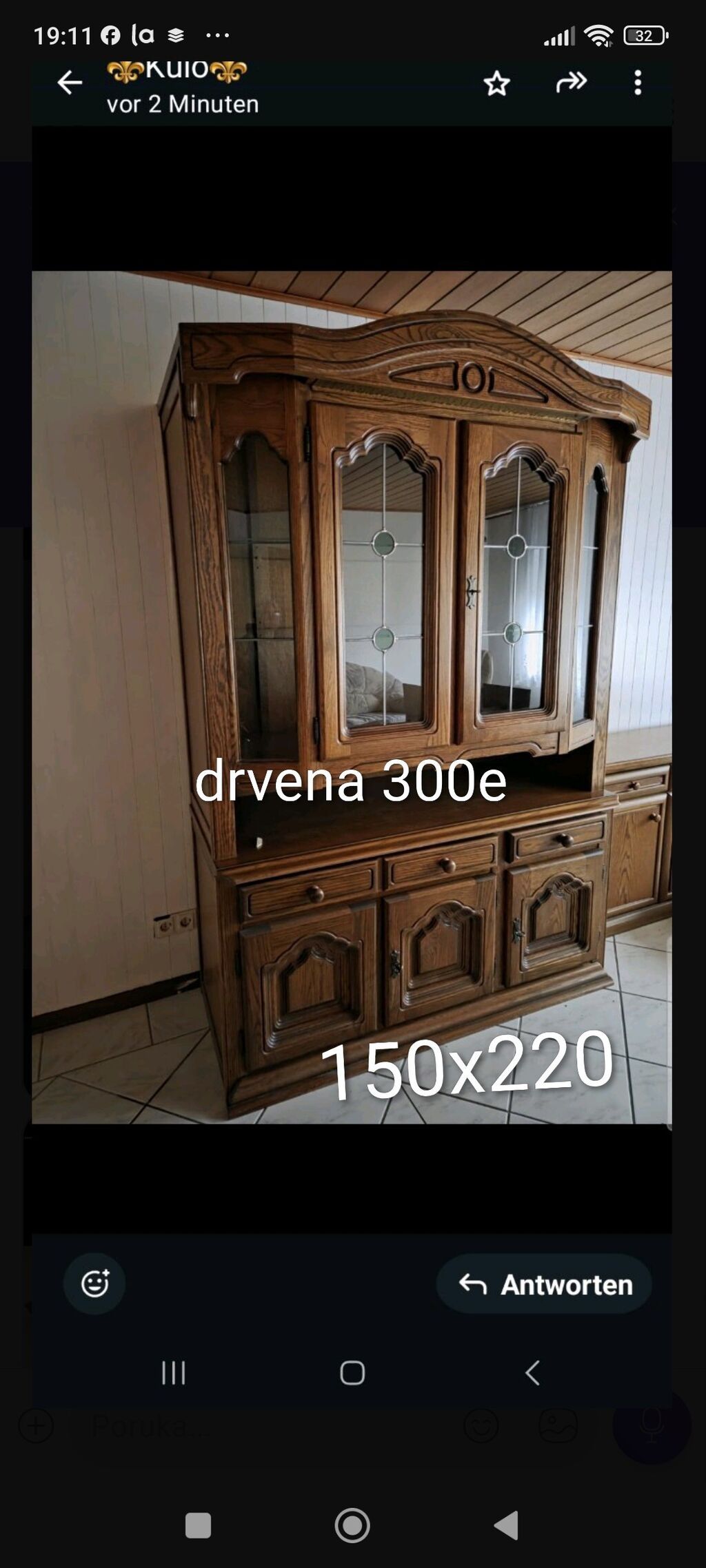 Masivne drvene vitrine – dva modela Model 1 - Materijal: puno drvo sa