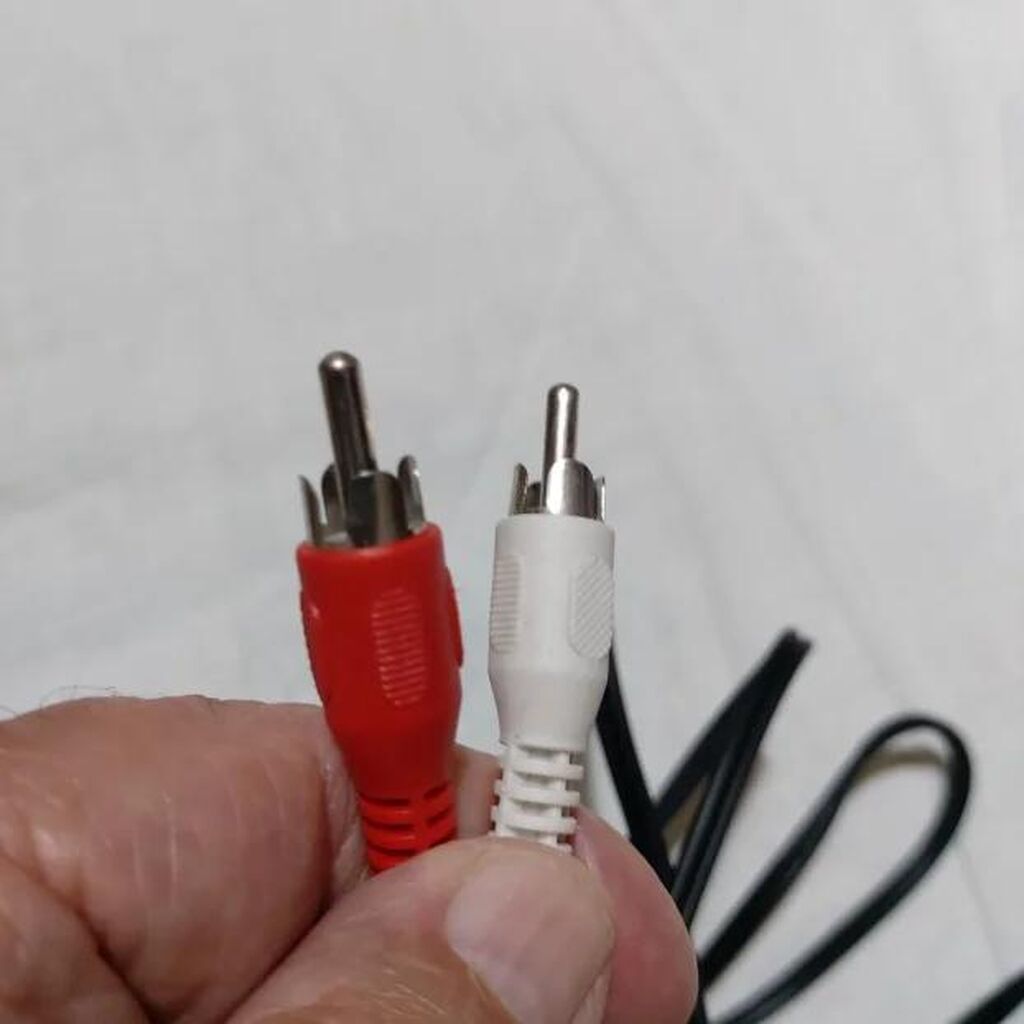 AUDIO KABEL 3,5 MM NA RCA 3 MET. | Nov (nekorišten) audio kabel sa