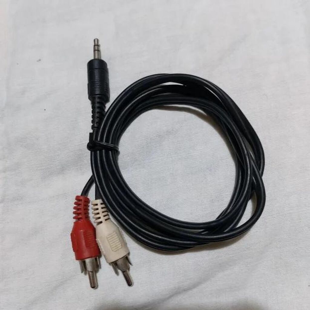 AUDIO KABEL 3,5MM NA RCA 1 MET. | Polovan (ispravan) audio kabel