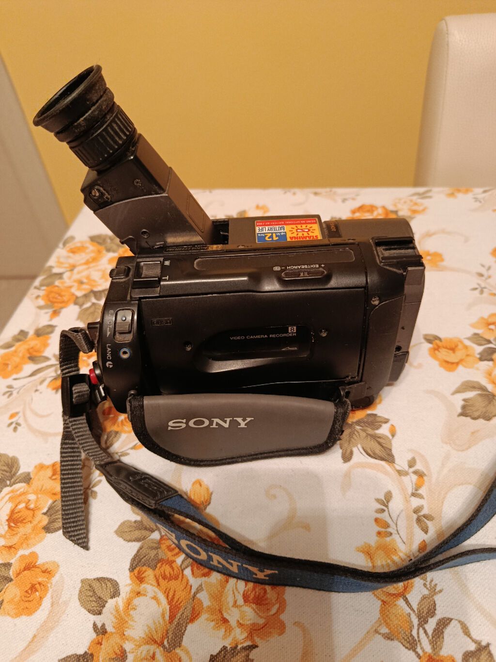Prodajem ispravnu kameru Sony CCD-TR15E, Video 8, sa