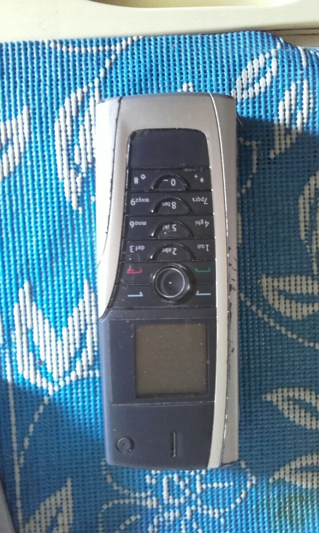 Retro telefon Nokia 9500 na prodaju!Apsolutno sve radi na njoj moze se