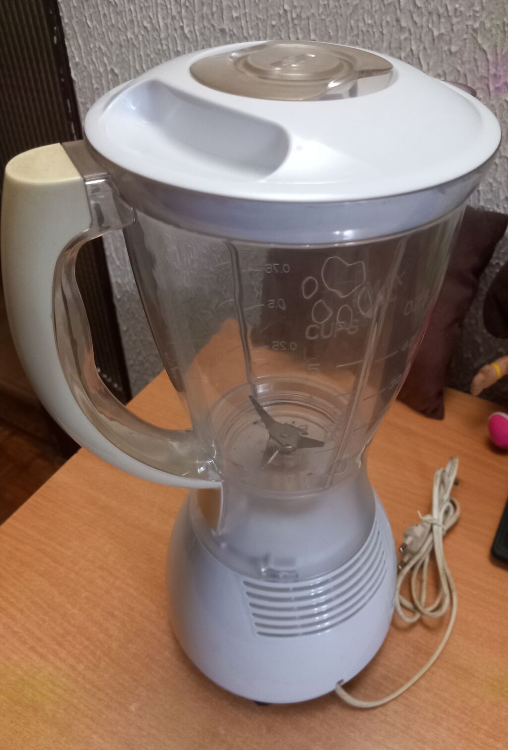 KENO električni blender sa posudom od 1,5 l - Snaga i više brzina